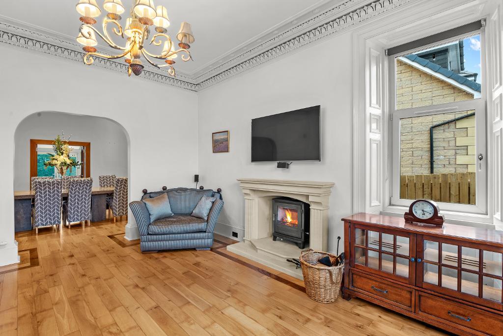 Cumbernauld Road, Stepps, Glasgow, G33 6EL – Town & Country