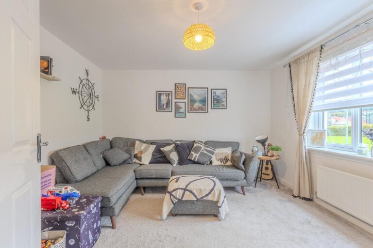 Gartmill Crescent, Moodiesburn, G69 0BE – Town & Country