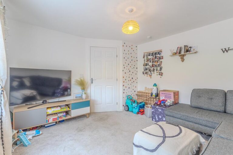 Gartmill Crescent, Moodiesburn, G69 0BE – Town & Country